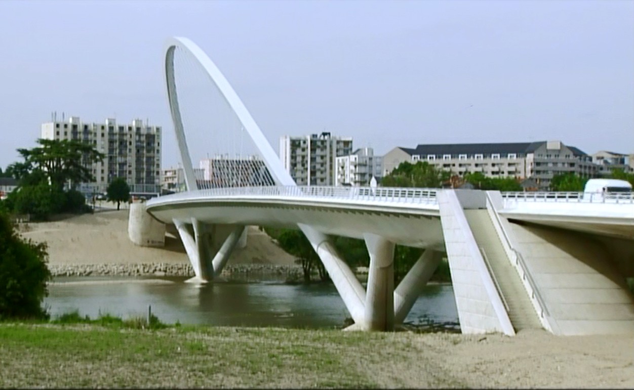 Images de la culture : Ville, d'une rive à l'autre (Une) - catalogue ...